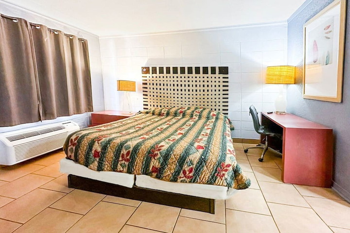 Kingsize-bett | Rauchen | Albany, Georgia - Albany, GA