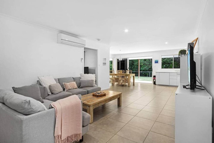 Beach Front, Modern & Spacious, Securely Fenced For Kids & Pets - Toogoom