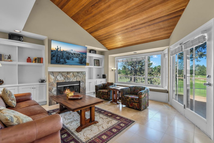 Eagle Crest Express Passes, Golf-course Views - Redmond, OR