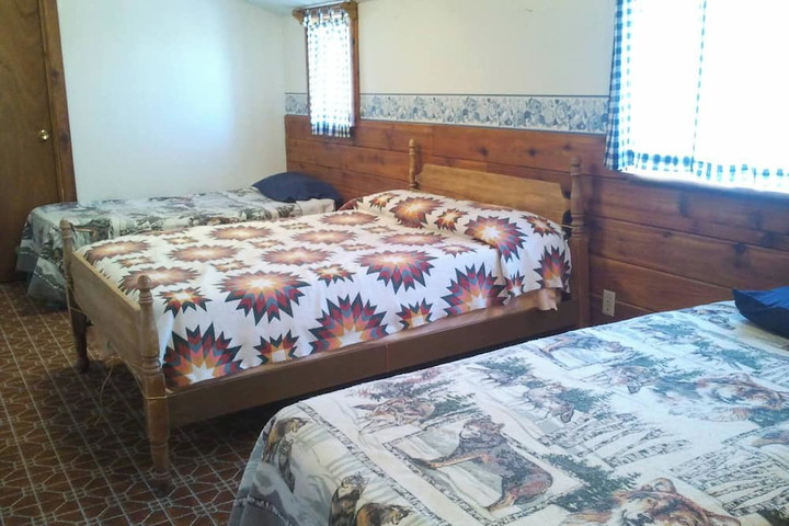 Lewis And Clark Room, Rustic Cozy Room For 3-4 In Historic Grant Mt With Wifi - Montana