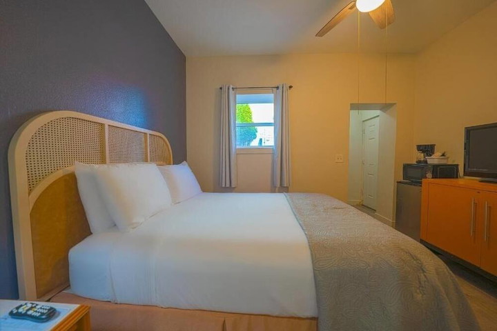 2 Budget-friendly Rooms Just Minutes From Seasides Downtown Shops And Dining! - Cannon Beach, OR