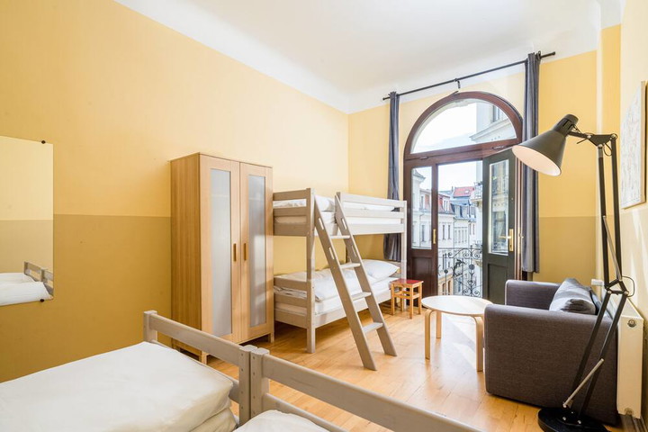 Privates Vierbettzimmer Mit Etagendusche Im Hostel Mondpalast - Dresden