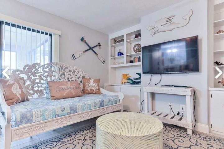 Townhouse Sleeps 6 Across Street From Beach! Swimming Pool & Clubhouse! - New Smyrna Beach, FL