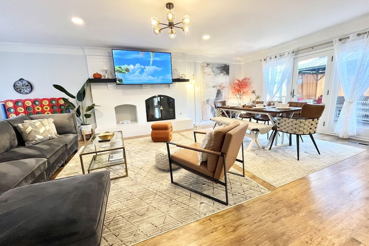 4-bedroom Retreat  Near Convention Center  King Beds - Schaumburg, IL
