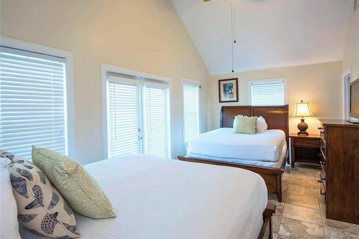 Island-style Living With A Full Kitchen And Direct Access To Pool Near Key Largo - Duck Key, FL