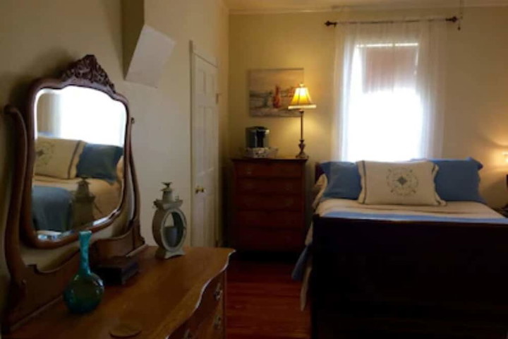 Captain's House - Trenholm Suite - Granbury, TX