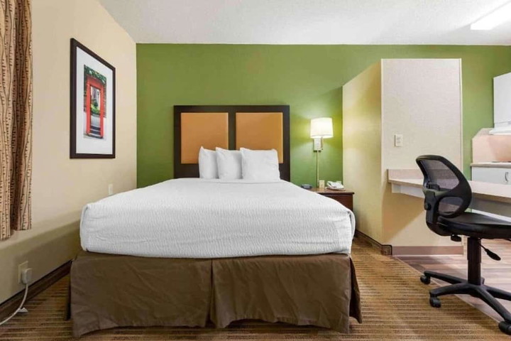 1 King Bed | Mob Acc Ri Shwr Ste Nsmk Ktchn - Greece, NY