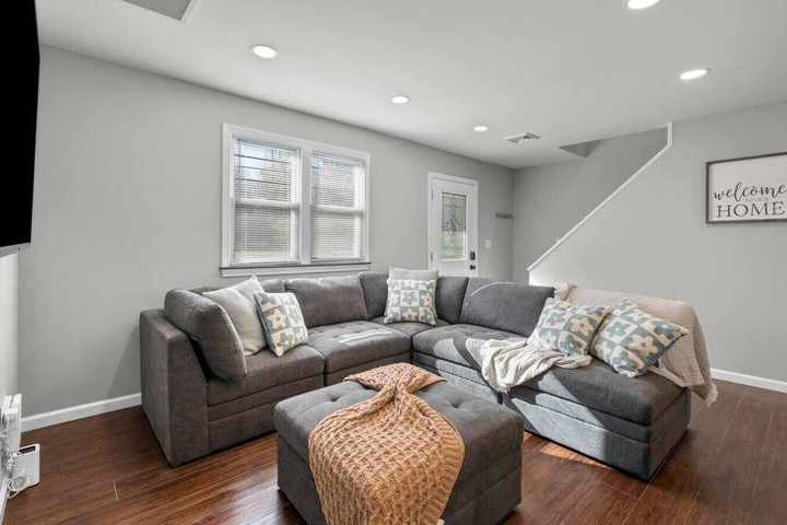 #22- 4 Br 2 Ba House-central Ct - Farmington, CT