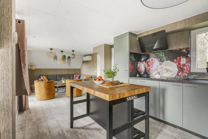 Modern Family Home For 10 People With 5 Bedrooms, 2 Bathrooms (One With Sunshower), And A Spacious Garden On The Edge Of The Forest At Holiday Park 'T Hooge Holt. - Slagharen