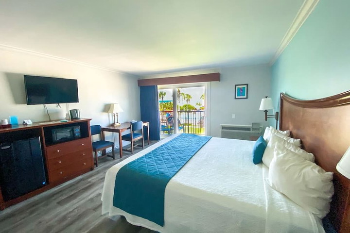 Comfortable Pet-friendly Room W/ Stunning Ocean Views & Sunset Views, Near Golf - Atlantic Beach, FL