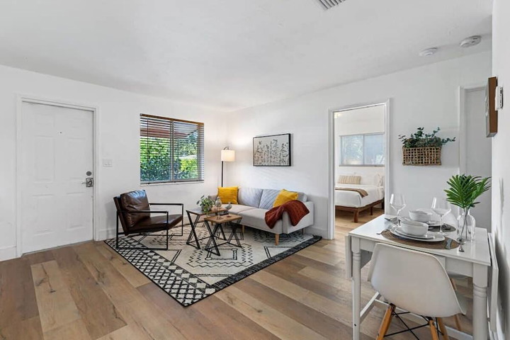 Modern Condo Near Beach W/free Parking & Wifi - Margate, FL