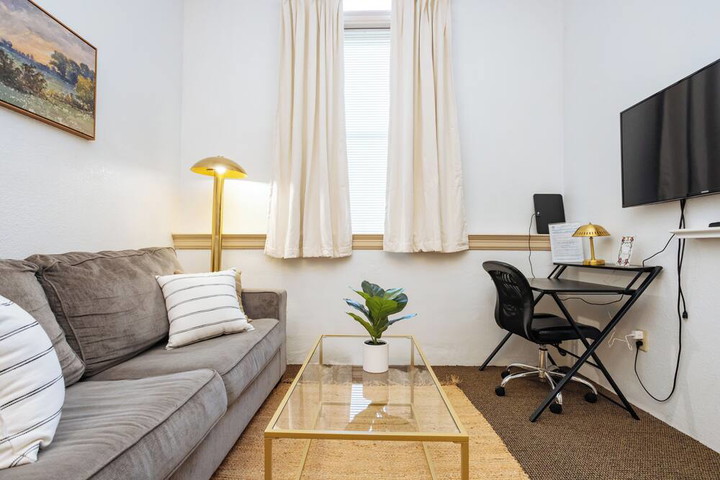Walkable Westport Suite With Parking - Kansas City