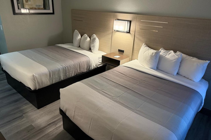 2 Welcoming Rooms W/ Free Breakfast & Parking - Your Quiet Escape In Kansas City - Kansas City, MO