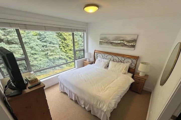 Walk To Whistler Village. Montebello Townhouse. 4 Bed, 3.5 Bath, Hot Tub - Whistler Blackcomb