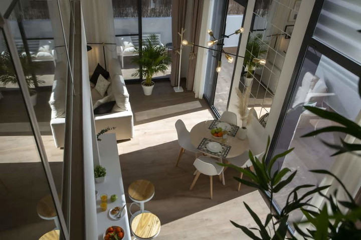 Singularstays Apart. Arena - La Torre