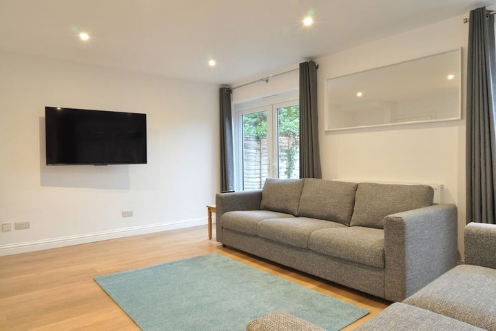 The Swift-bright, Modern 5-bed Family Home Nr Bath - Chippenham