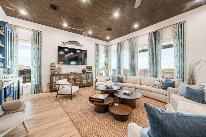 Bourbon Bay And Whiskey Lullaby Beachfront, Pool, Pickle Ball Court, Fire Pit And Much More - Grand Isle, LA