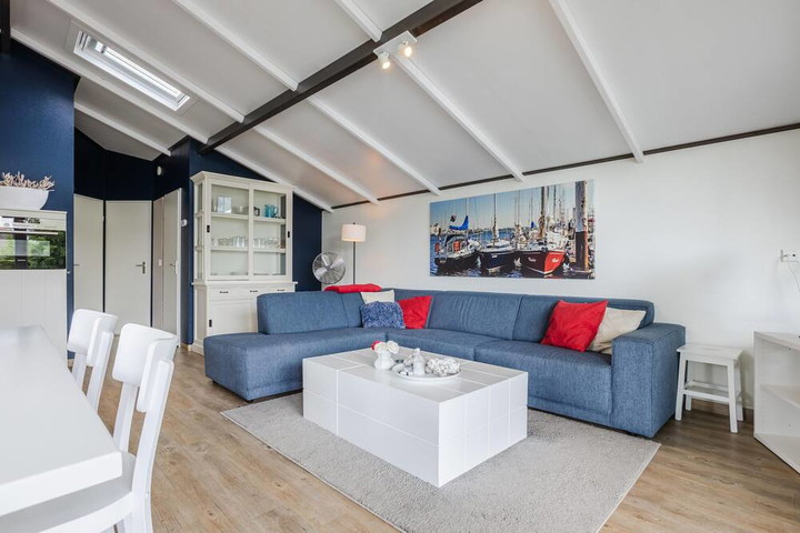 Modern Chalet Vlakbij Het Sneekse Meer - Joure