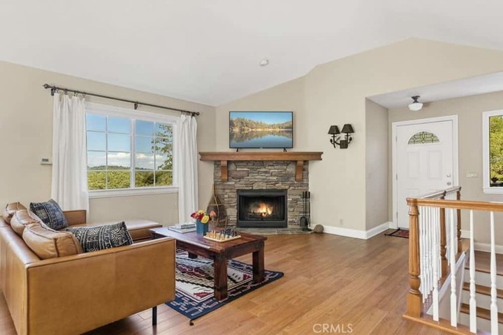 Charming Getaway Lake Arrowhead Cabin - Lake Arrowhead, CA