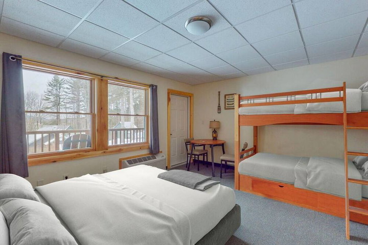 Adirondack-style Room W/ Lakeview From Balcony | Pool, Onsite Dock, Game Room - Adirondack, NY