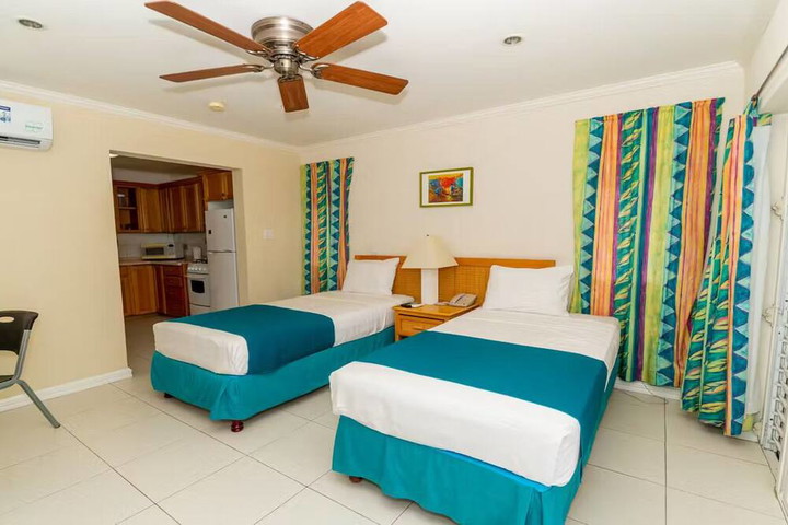 Ropical Apartment With Pool Near Popular Beaches - Worthing