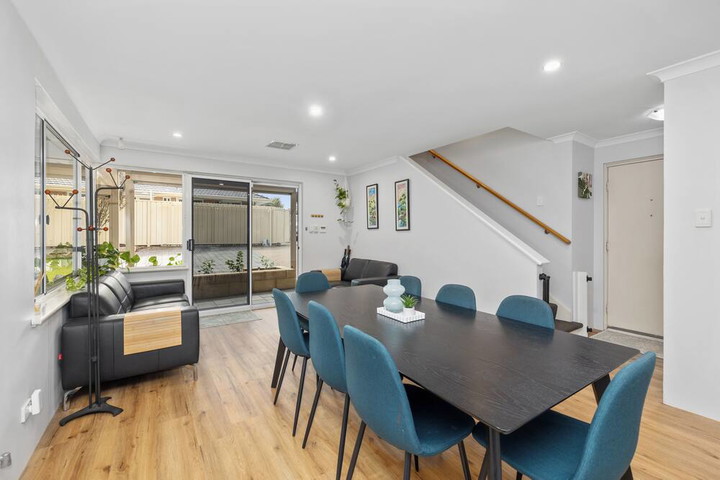 Prime Location Crown, Train&city - Belmont