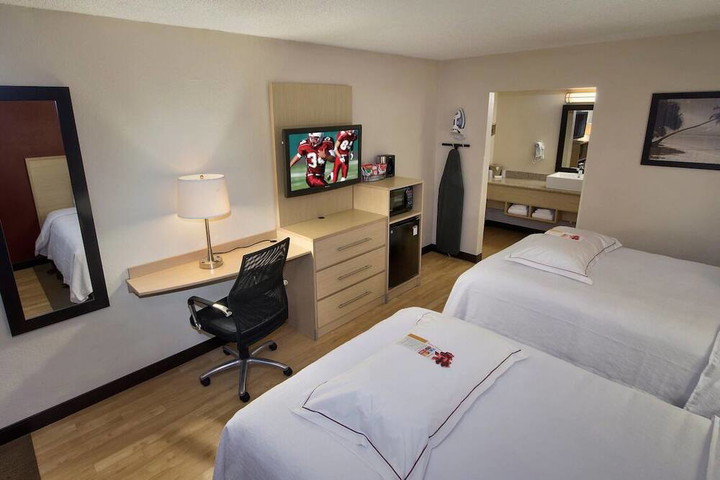 2 Sunlit Naples Rooms Close To Fifth Ave Shops  Pocket-friendly & Relaxing - Naples, FL