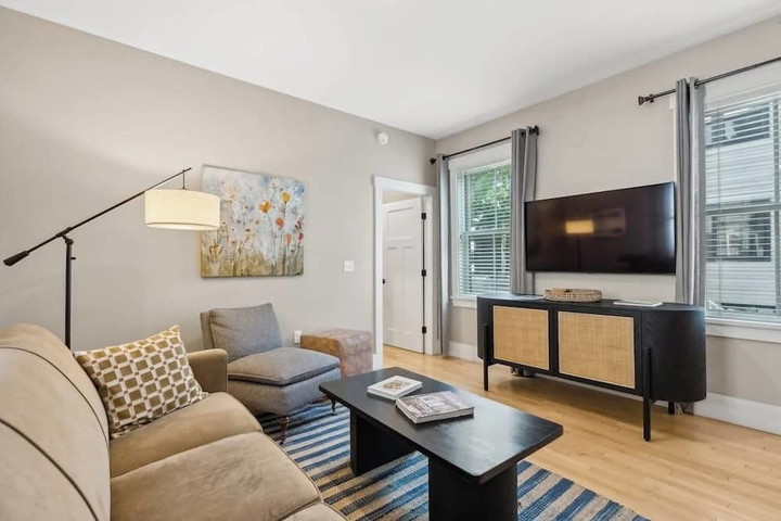 Historical & Dog-friendly West End Condo With Parking - Walk To All Of Portland - Portland, ME
