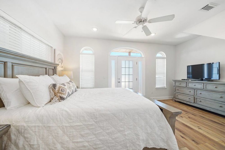 Pier Park Only 50 Steps To The Beach! Pet Friendly. Ocean View. - Panama City Beach, FL