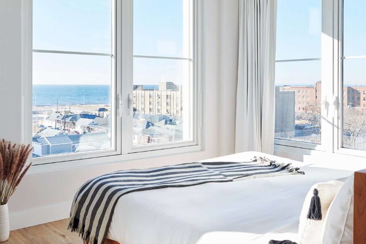 Rockaway Beach Stay | Pool. Rooftop. Dining + Spa - Rockaway Beach, NY