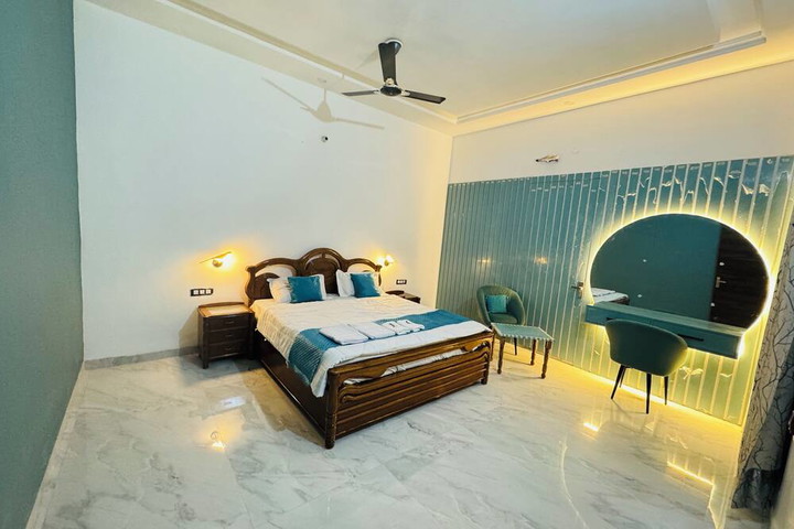 Spacious 5-bedroom Homestay With Attached Washrooms, Near Amritsar Airport. - Amritsar