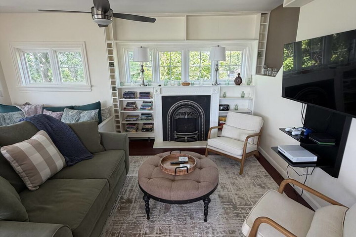 Charming Oceanfront Beach House In East Providence - Barrington, RI