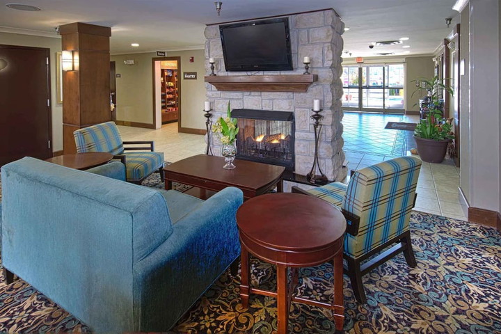 Equipped Suite Near Hamilton Place Mall | Indoor Pool + Gym Access - Harrison Bay State Park, Harrison