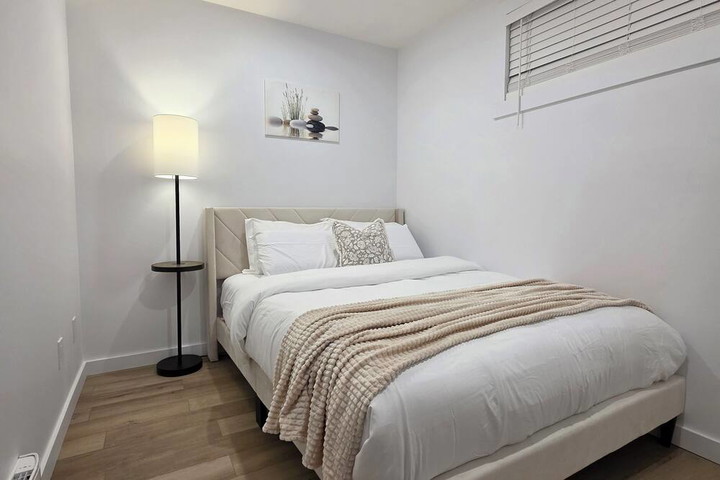 Cozy, Modern And Stylish 2-bedroom, 4 Mins To Costco, Banks, Kfc ,Tim's Hortons - Saskatchewan