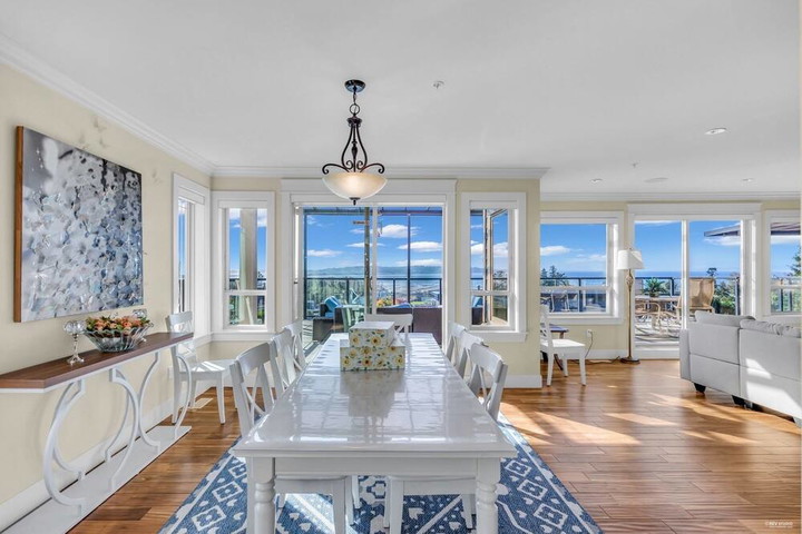 Stunning Oceanview Villa Steps From White Rock Beach - White Rock