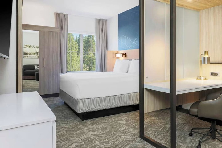 Relax In Spacious Suite W/ Modern Touches + Prime Location Near Truckee Trails - Truckee, CA