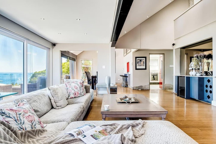 Stylish Camps Bay Home With Sea Views Beleza Villa - Camps Bay