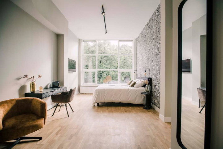 Suite Op De Eerste Verdieping, 35m2, Ensuite Badkamer Met Bad En Regendouche. - Oisterwijk