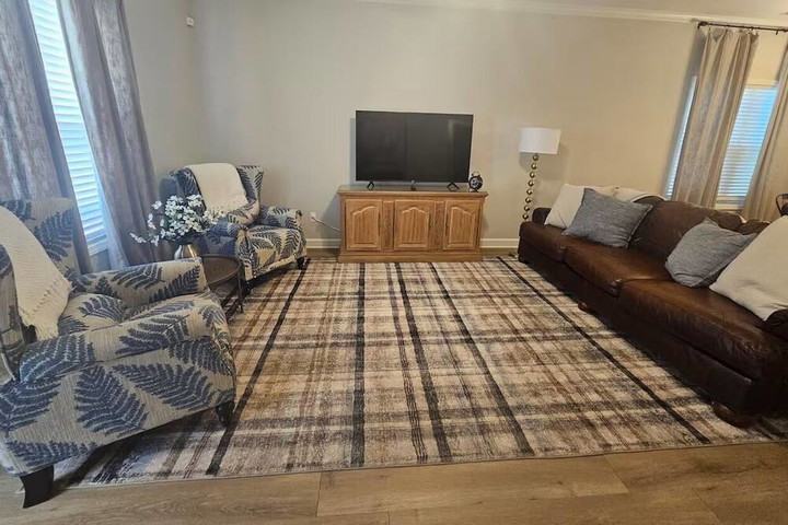 The Cottages 2 2br2ba Dothan Pet Friendly Gorgeous Pool, Pickle Ball Court, Gym - Alabama