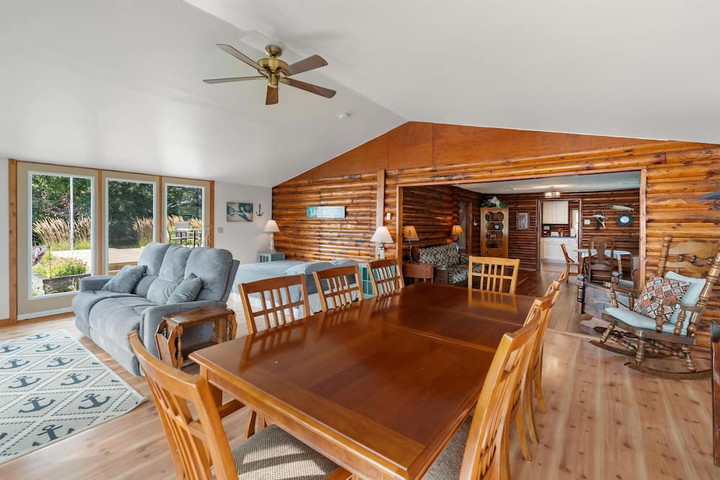 Lake Huron Beachfront Home~mackinac Island Views! - Mackinac Island, MI