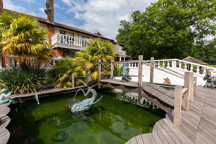 Spacious N.london Mansion W/heated Pool, Games Room, Pool House & Tennis Court - St Albans