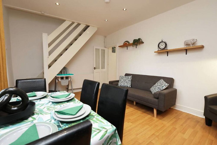 Contractor Stay  Deck  Tvs In Every Room - Swansea
