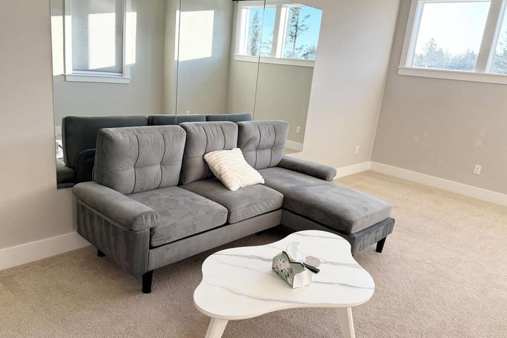 Modern Comfort Meets Space In This 5br Portland Home - Beaverton, OR
