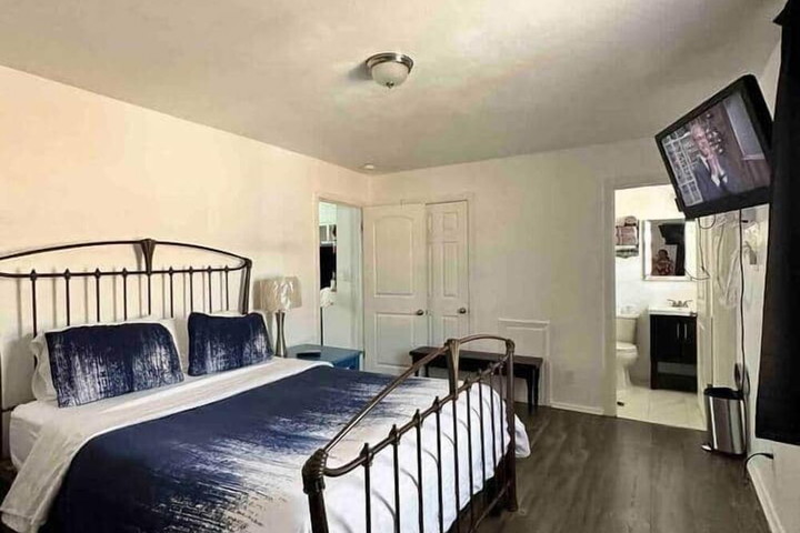 Sea-renity 17 Cozy Apartment Across From The Beach - Norfolk, VA