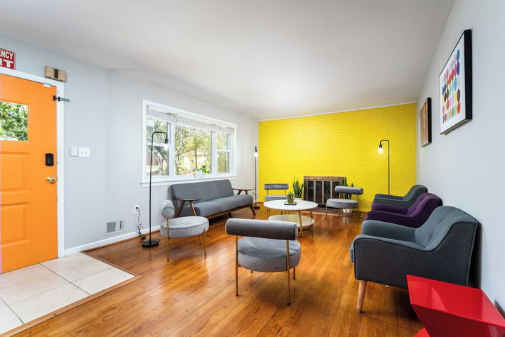 The Jodie: Beautiful 4-bedroom, 2-bathroom, 1-jacuzzi, And Spacious Event Hall - Washington, D.C.