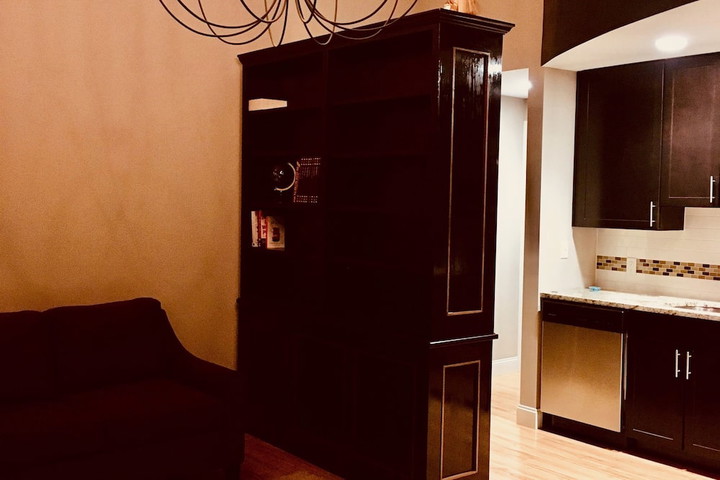 "Lofn" Is A 1br 1ba Located On Market Square,middle Of Everything - Knoxville, TN