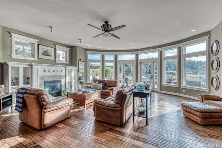 Waterfront High End Home-dock, Hot Tub Fun - Gig Harbor, WA