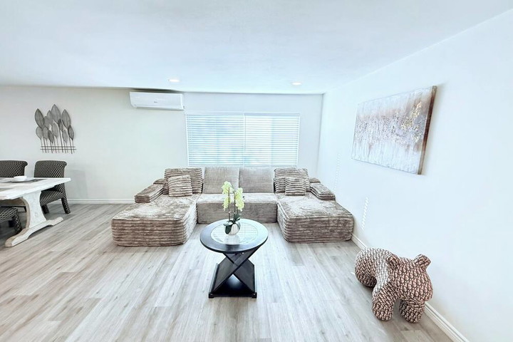 Discounted Large Upland 2 Master Bedrooms - Close To Airport, Convention Center - Chino Hills