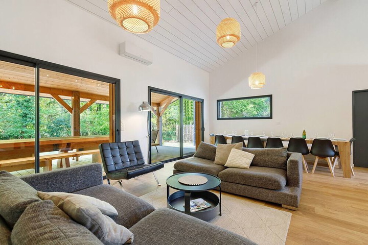 Maison De Vacances Avec Piscine Et Terrasse Avec Vue Sur La Forêt  à 7 Km De La Plage De Montalivet - Vendays-Montalivet