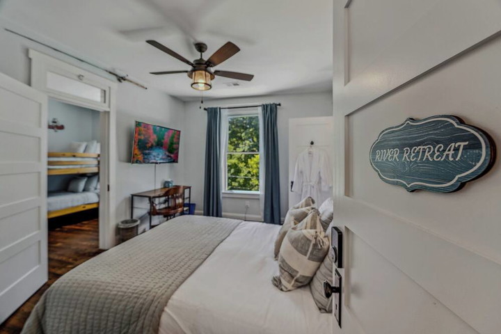 River Retreat Suite In Town!- Inside The Grand Castalian Inn B&b - Berkeley Springs, WV